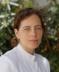 Un Equipo de 300 Profesionales: Equipo médico